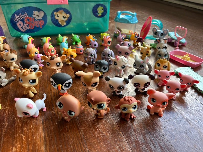 Huge 96 Piece Lot Vintage Littlest Pet Shop 2000s 2007 2010 LPS Instant Collection Animals and ...