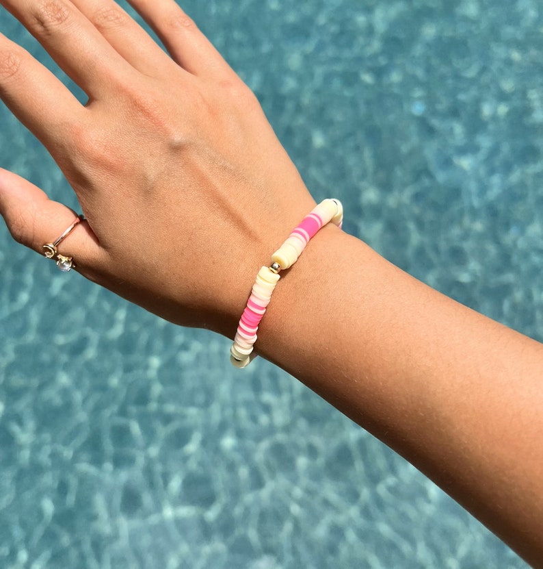 Hawaiian Hibiscus Heishi Bracelet - Etsy