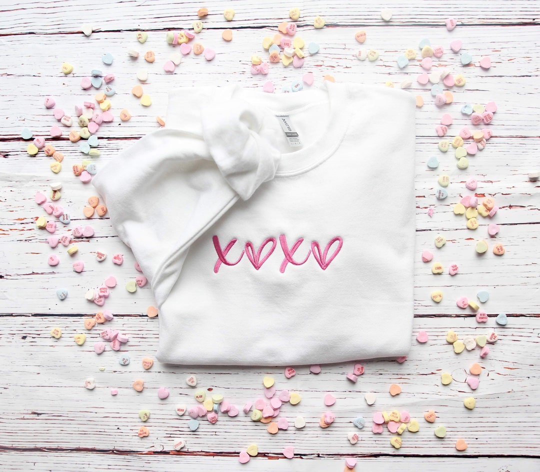 Embroidered XOXO Valentine's Day Crewneck Sweatshirt Unisex Gildan Sweatshirt - Etsy