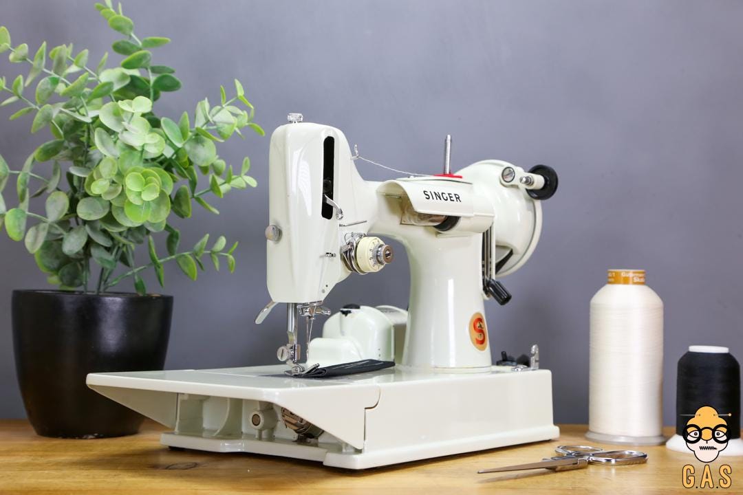 Vintage Singer 221k “white” Featherweight Sewing Machine + Case ...