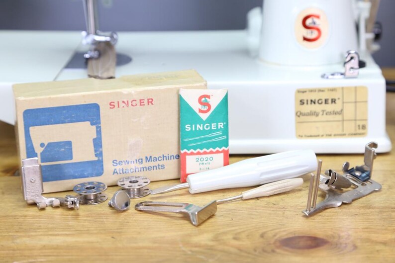 Pristine Vintage 1960s Singer 221k "white" Featherweight Sewing Machine ...