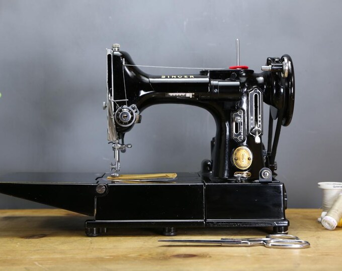 1955 Singer 222k Featherweight Sewing Machine + Extras + Case ...
