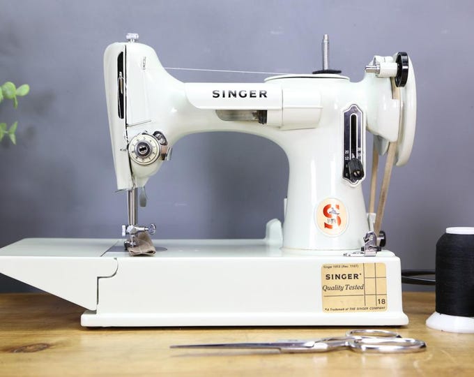 Pristine Vintage 1960s Singer 221k "white" Featherweight Sewing Machine ...