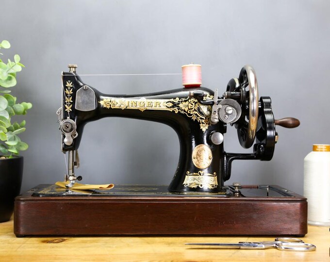 Beautiful 1930 Antique Singer 28k Hand Crank Sewing Machine With Case ...