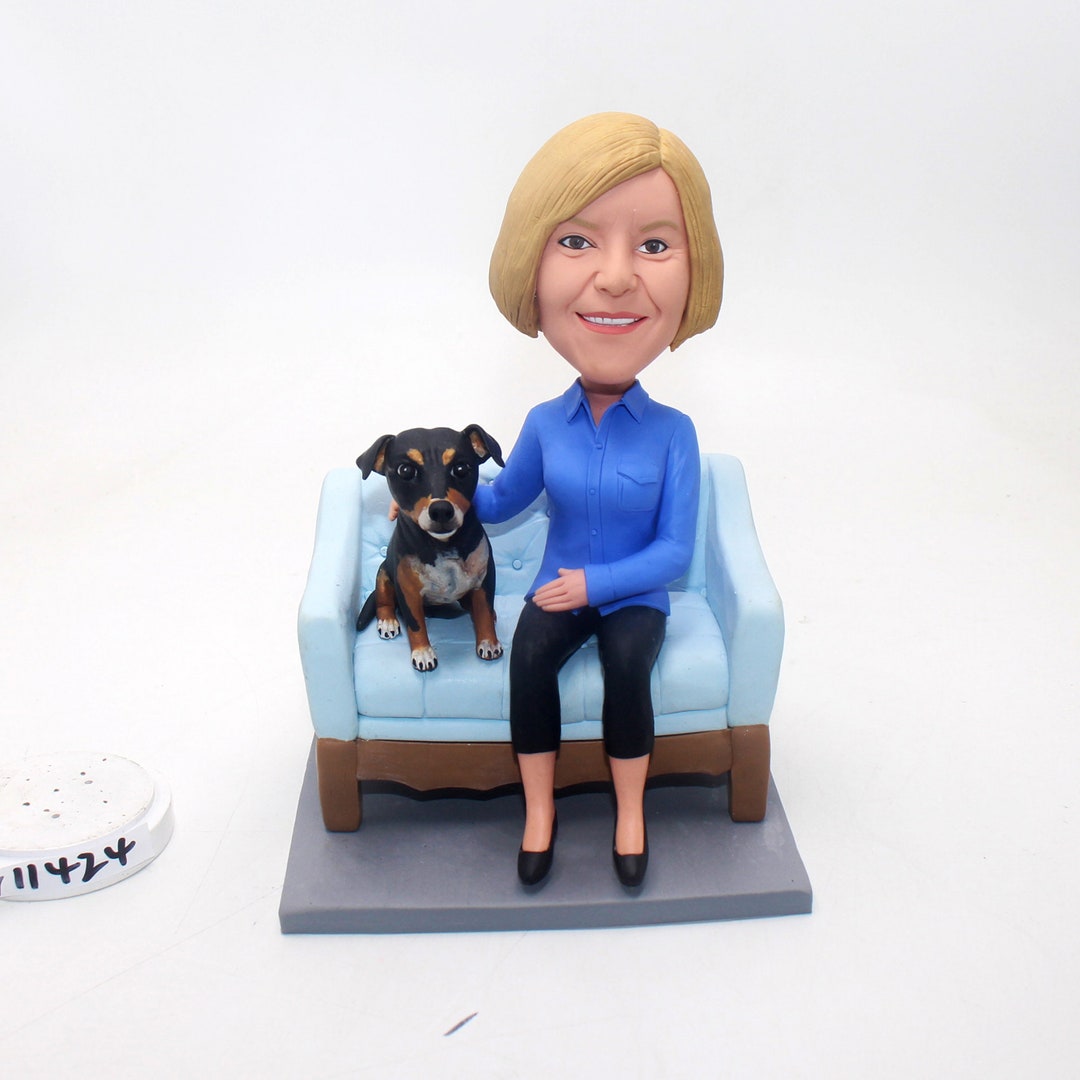 Custom Mom Bobbleheads With Dog, Custom Female Bobblehead With Sofa ...