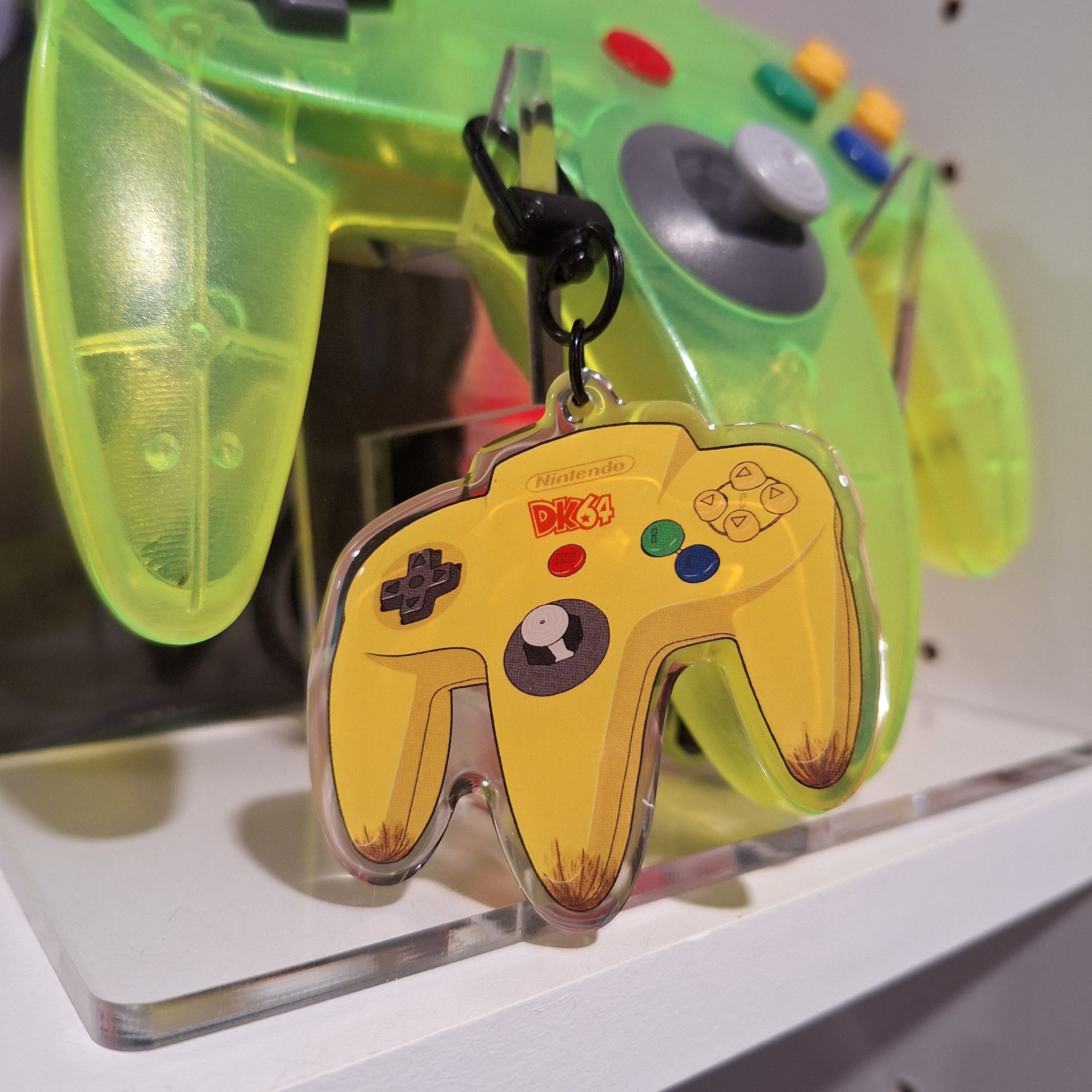 MeipuruTokuten N64 Keychain Controller Yellow Banana Dk64