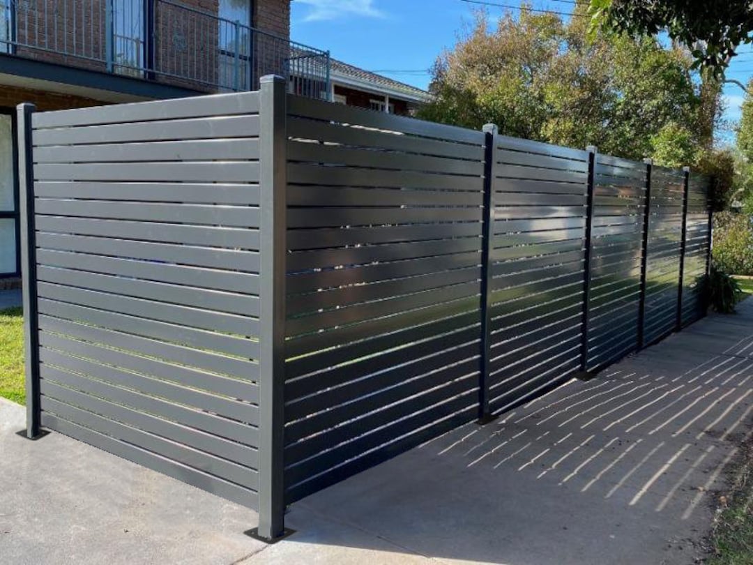Slatted fence store