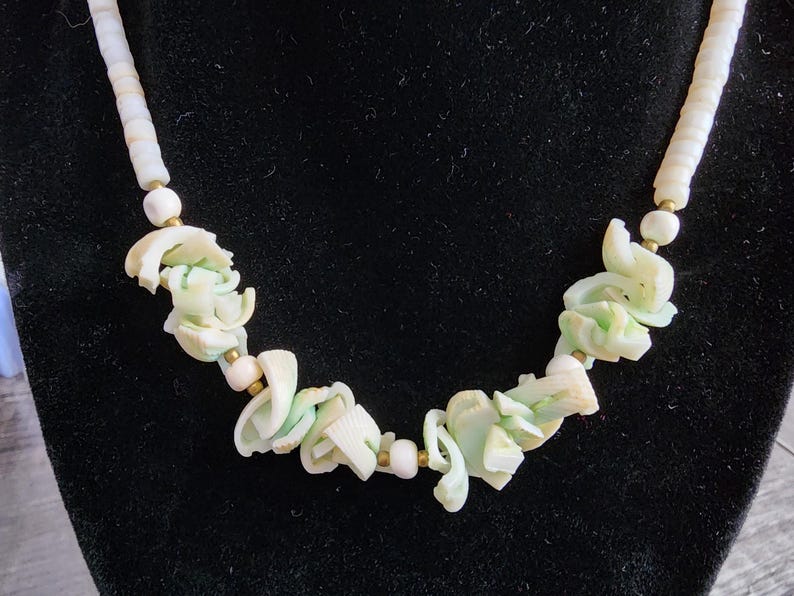 Vintage White and Green Pukka Shell Necklace - Etsy