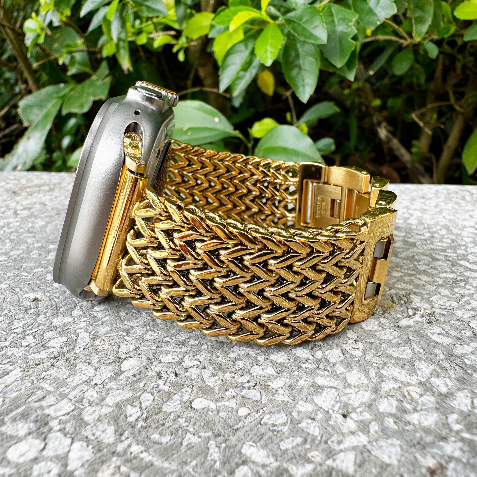 Gold Wavy Apple Watch Band Stylish Premium 38 40 41 42 44 45 46 49mm ...