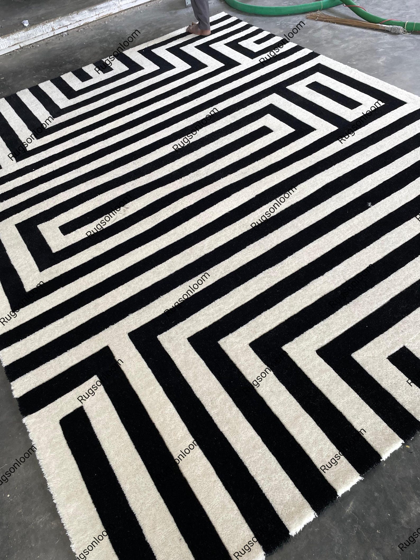 Labyrinth Lines Hand-tufted Area Rug New Zealand Wool Modern Design ...