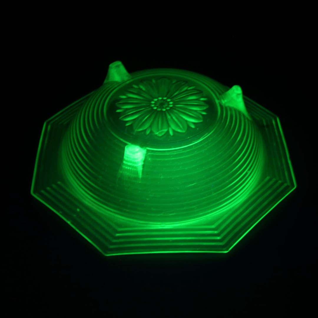 U.S. Glass - King Tut Pattern - Rare Uranium Glass Bowl - Green ...