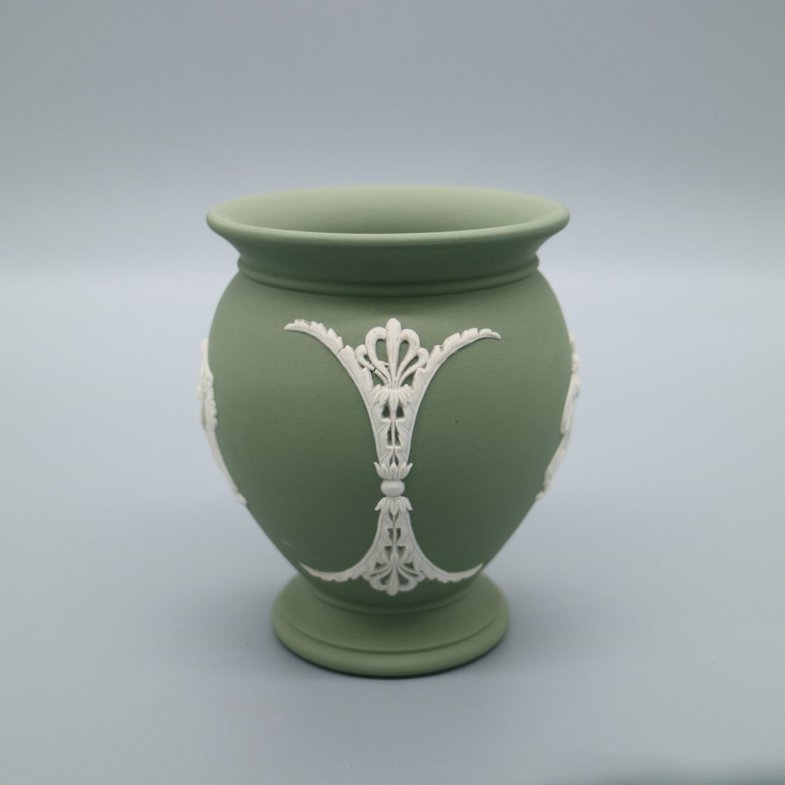 Wedgwood Cream on Green Jasperware Cameo 4 Vase Green Jasper Ware ...