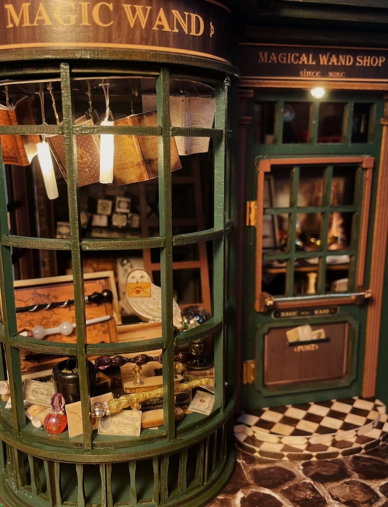 Magic Wand Shop Retro-style DIY Dollhouse, Home Décor Gift for ...