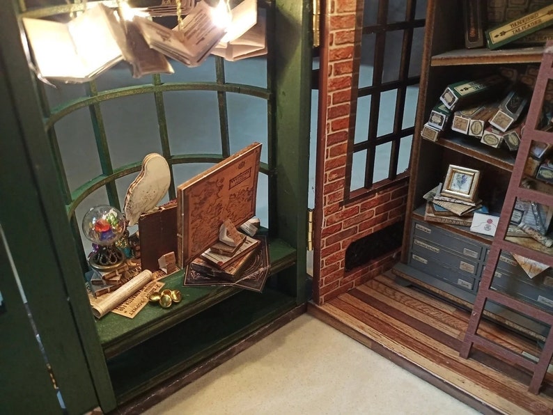 Magic Wand Shop Retro-style DIY Dollhouse, Home Décor Gift for ...