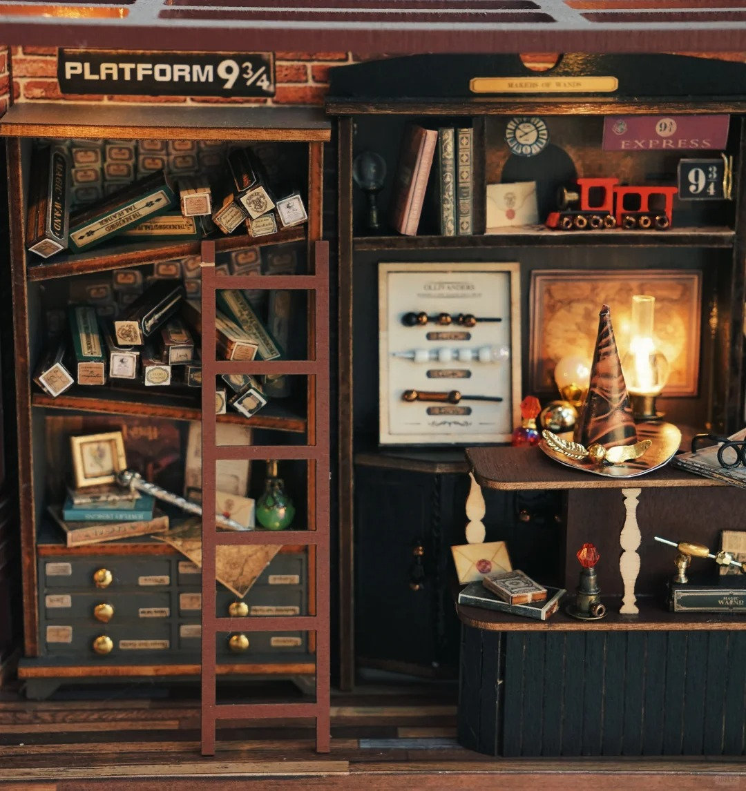 Magic Wand Shop Retro-style DIY Dollhouse, Home Décor Gift for ...
