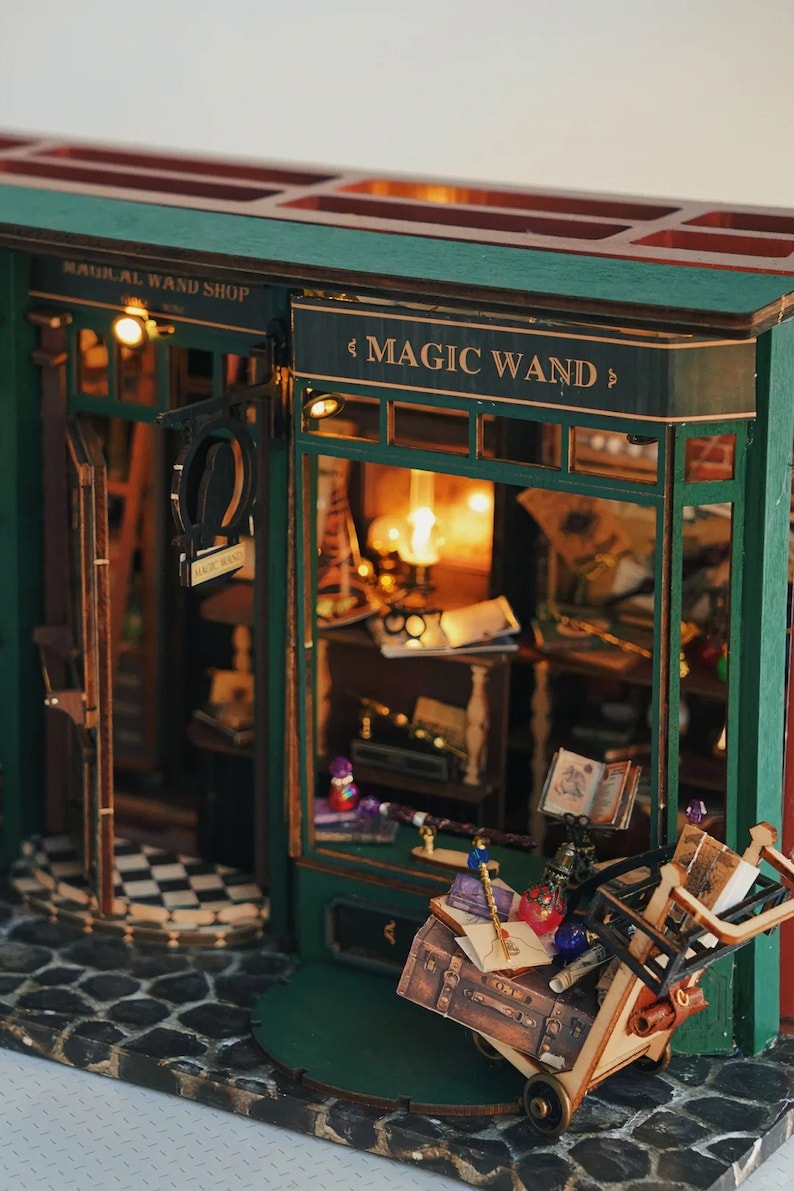Magic Wand Shop Retro-style DIY Dollhouse, Home Décor Gift for ...