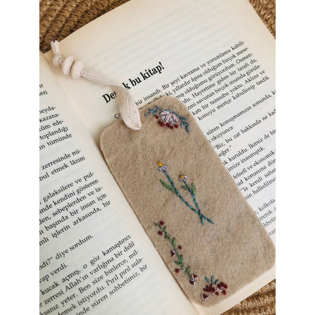 Unique Daisy Felt Beige Bookmark, Floral Embroidery Bookmark, Gift for ...