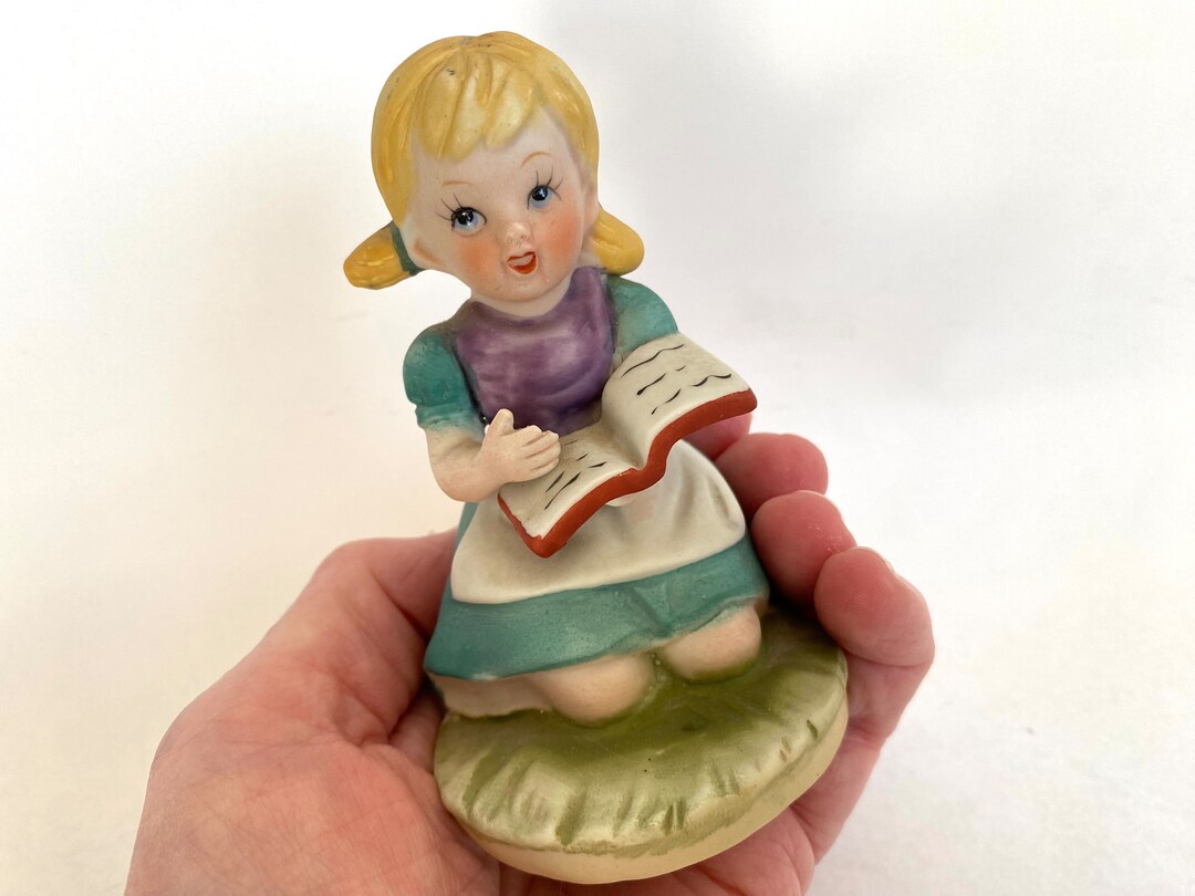 Vintage GIRL Kneeling READING a BOOK Figurine Vintage Blonde Girl ...