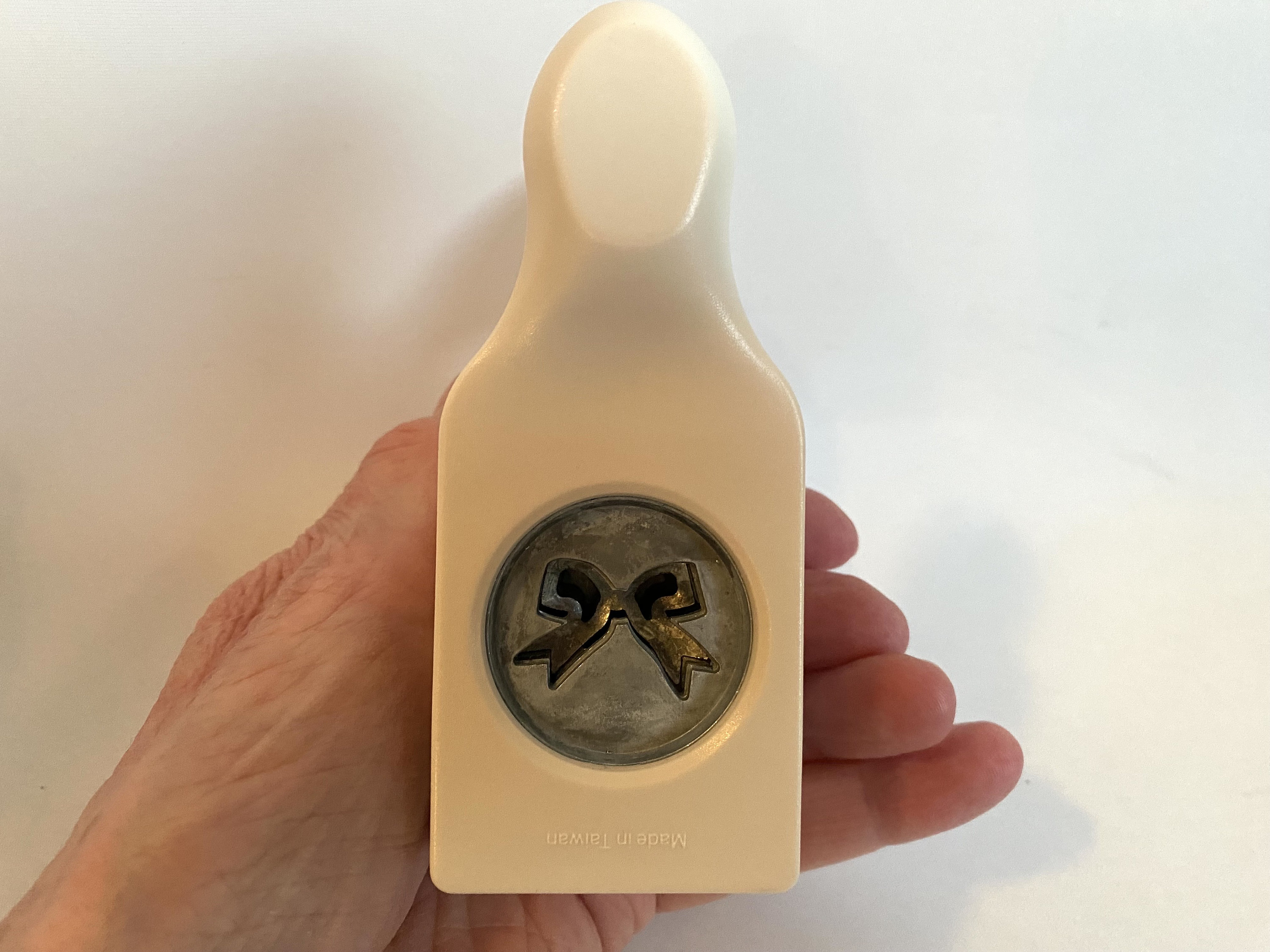 Martha Stewart BOW Paper PUNCH 1 Ribbon Bow Paper Punch Bow Punch for ...