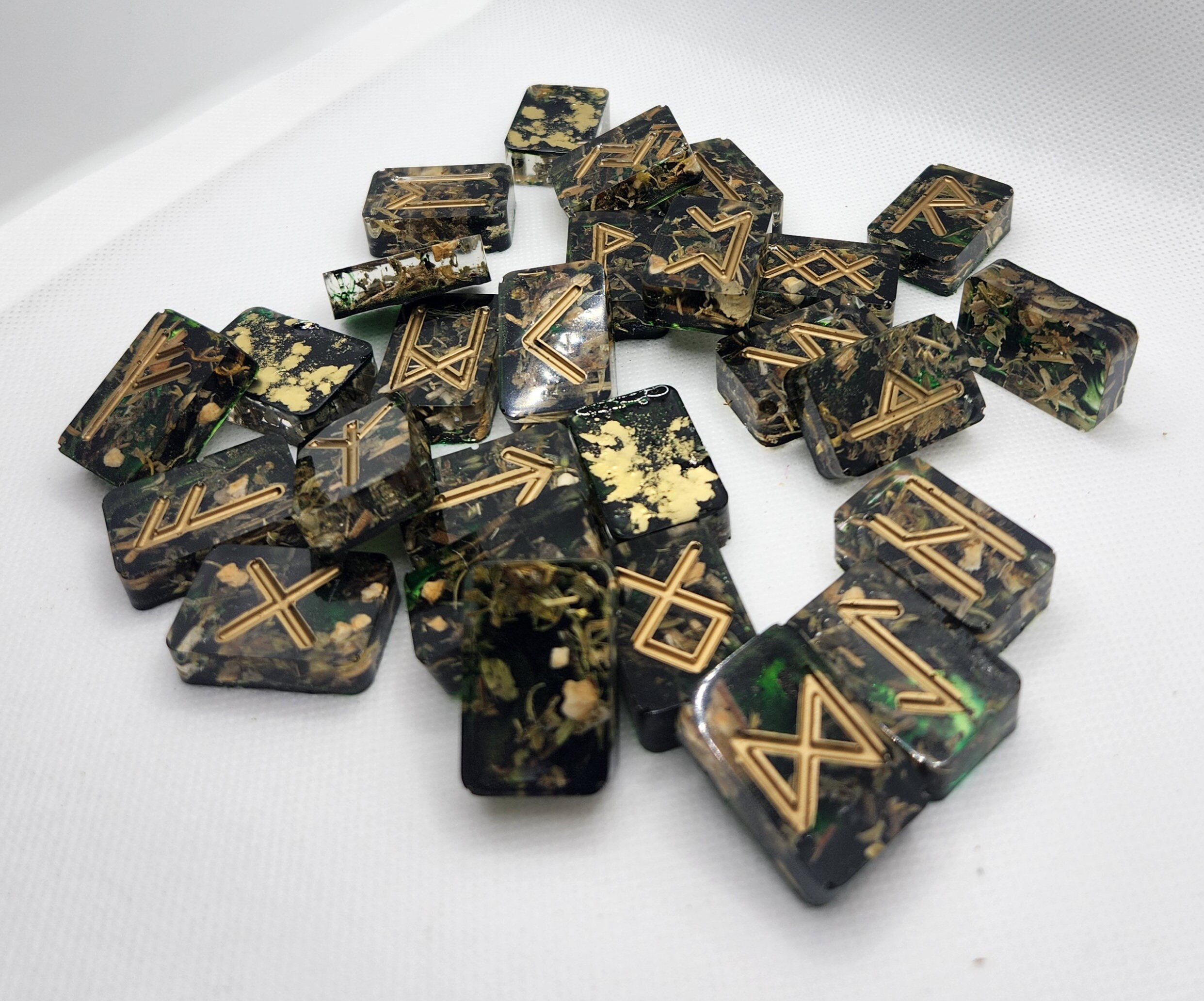 Green 13 Herb Elder Futhark Resin Runes - Etsy