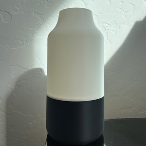 Minimalistic 3D Printed Lamp - Modern Desk Light - Simplistic Lighting ...