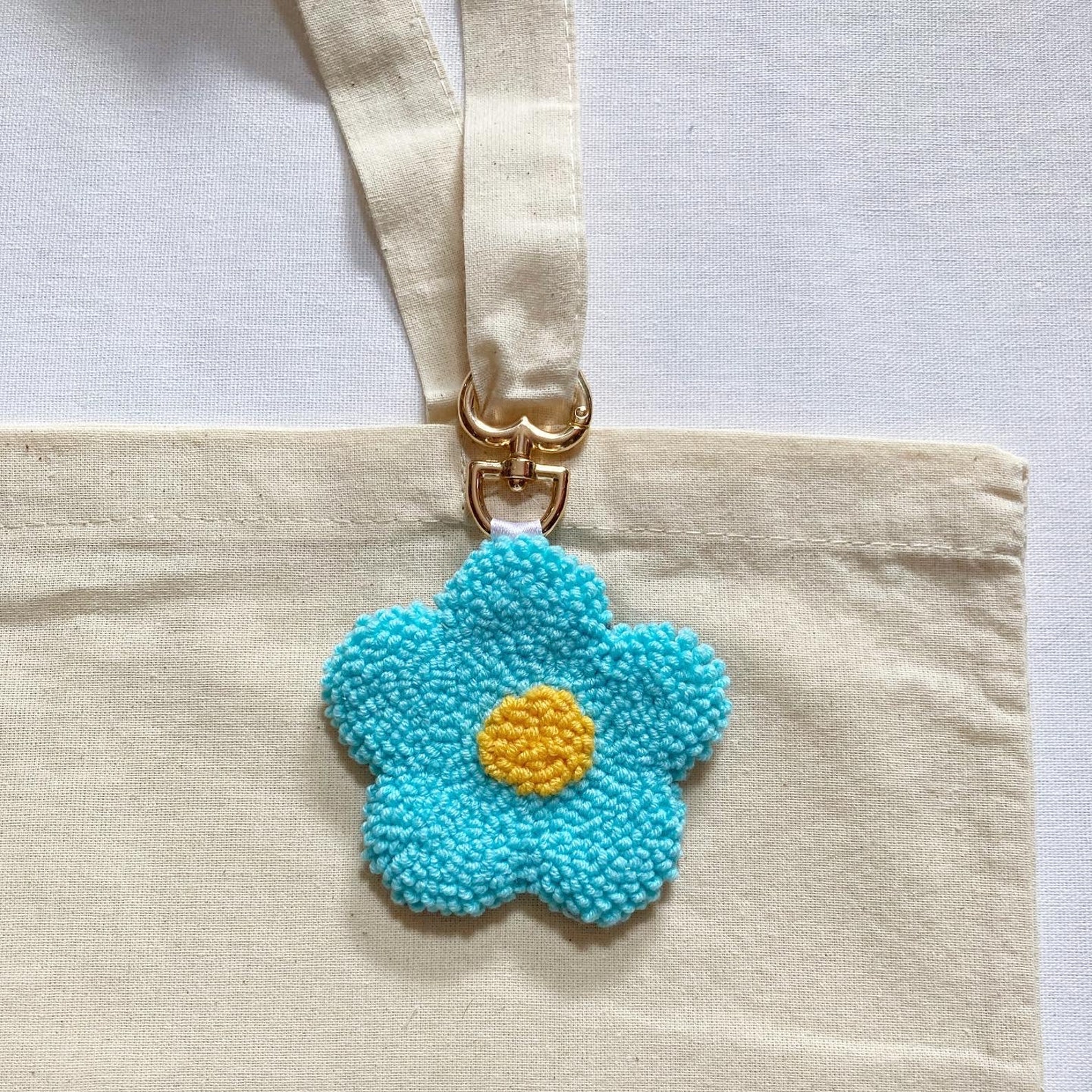 Custom Punch Needle Keychain Flower | Bag Charms | Daisy Keyring - Etsy