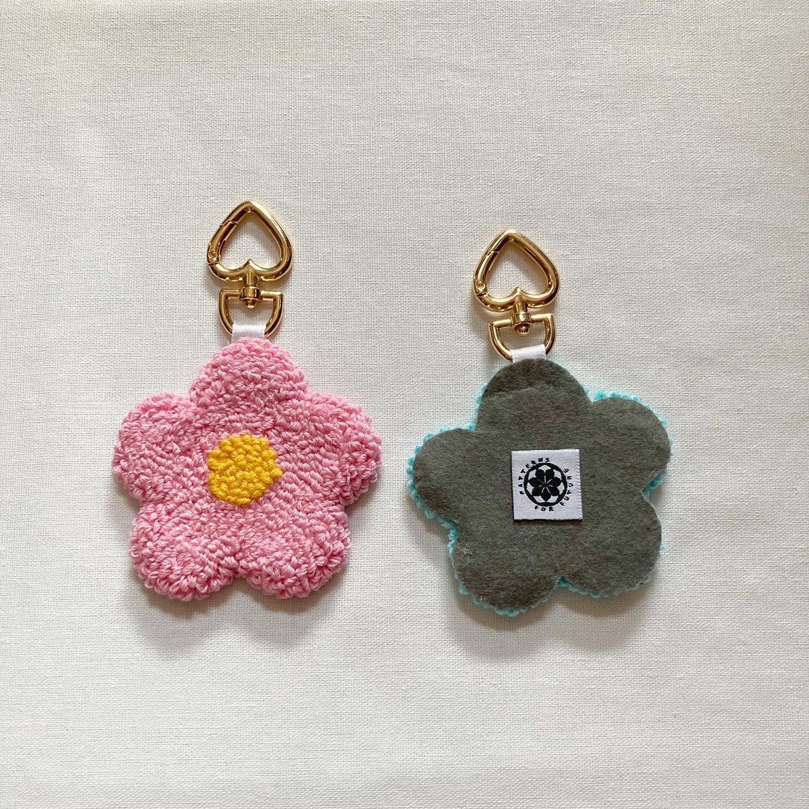 Custom Punch Needle Keychain Flower | Bag Charms | Daisy Keyring - Etsy