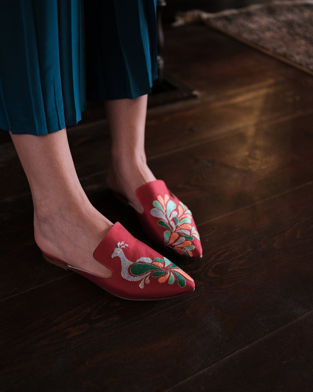 Top Fashion Unique Embroidered Peacock Patterned Silk Slippers Special ...