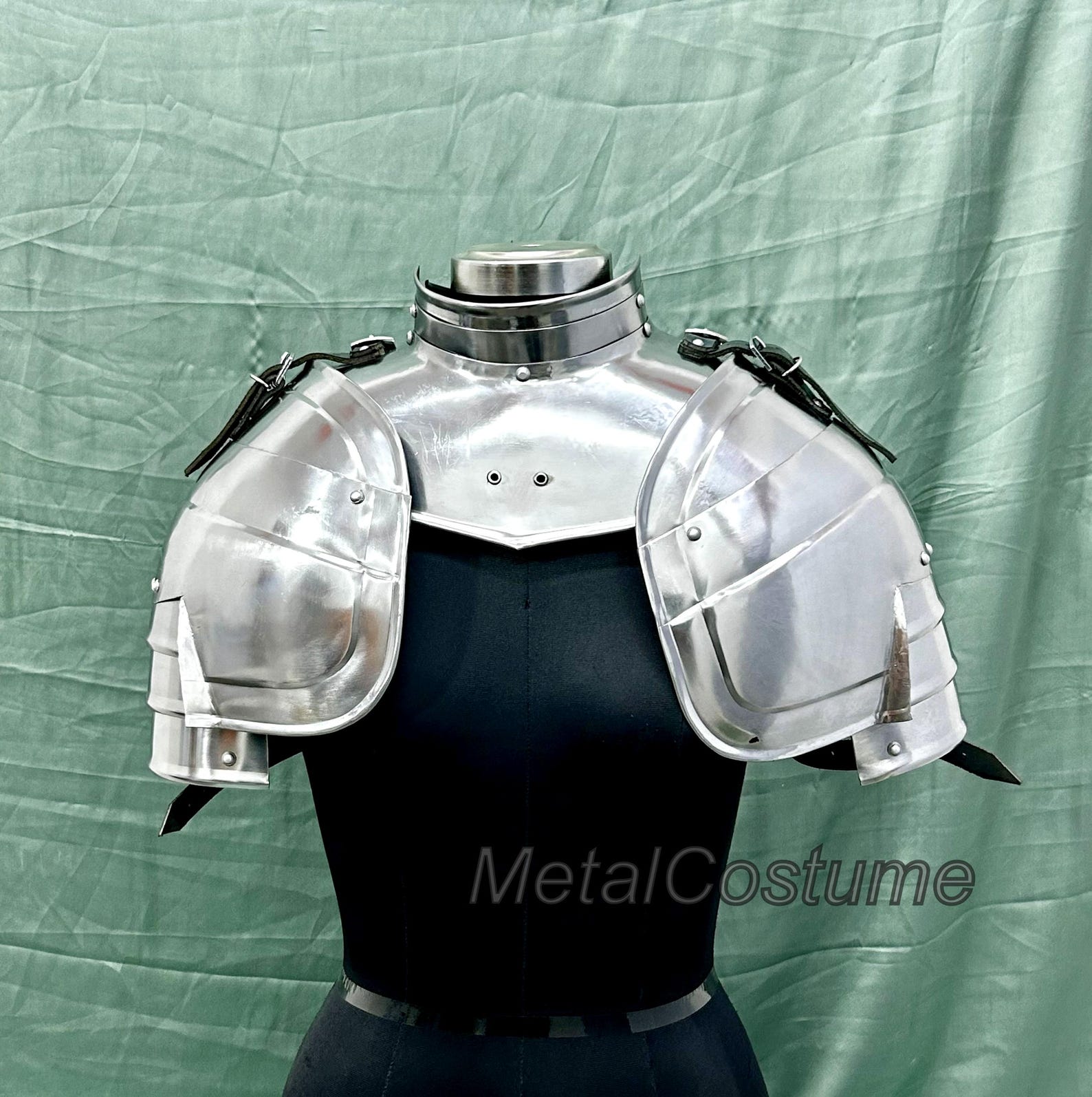 Medieval Steel Gorget and Pauldrons Set | Female Shoulder Armor for ...