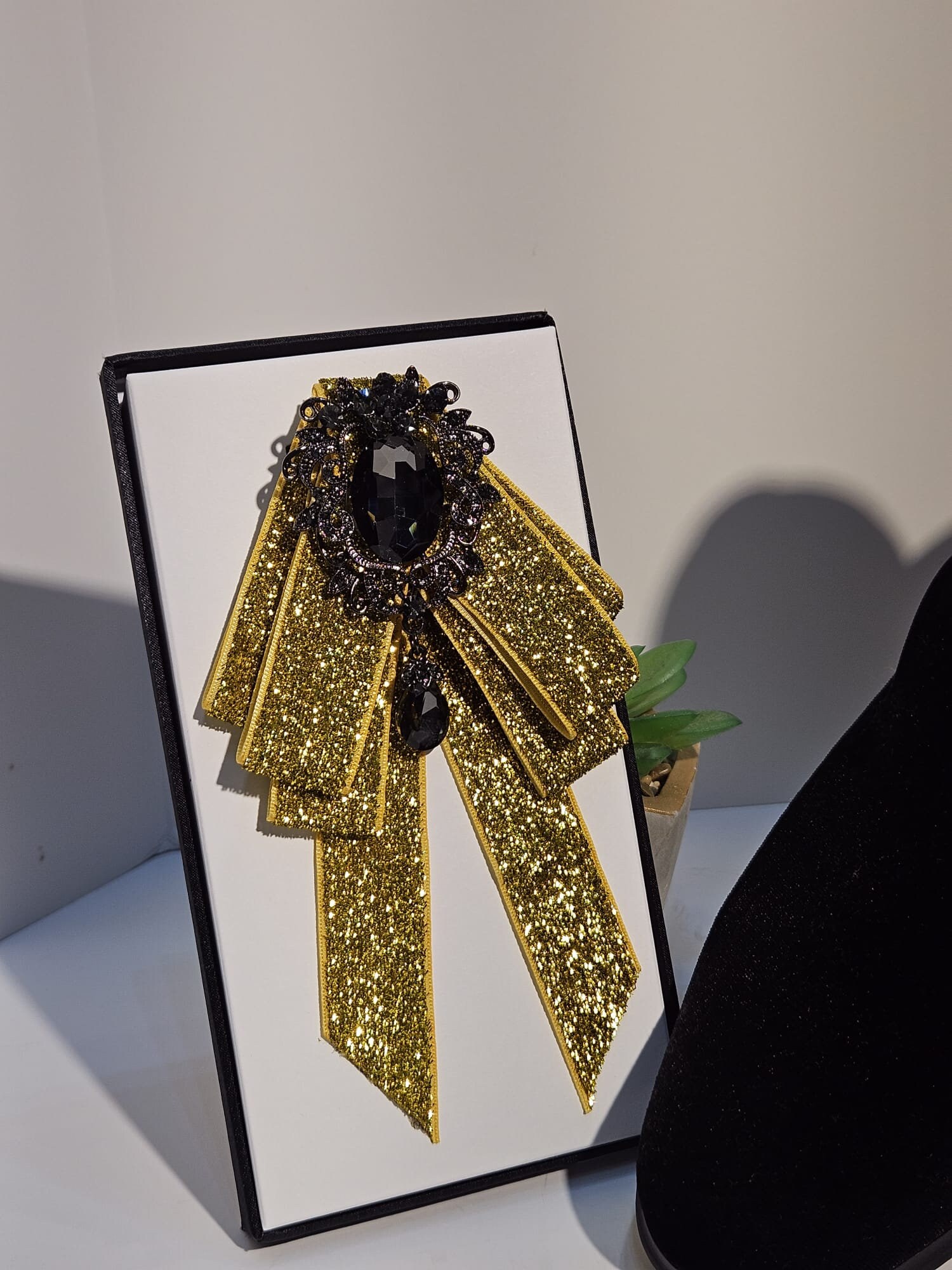 Men's Vintage Glitter Multilayer Gold Bow Tie and Black Medallion Set ...