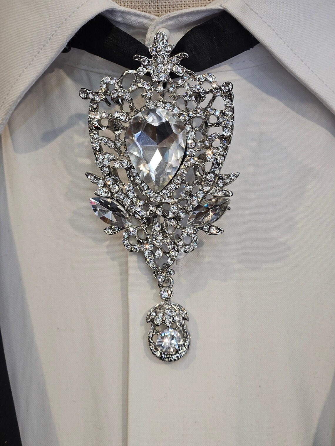 Men's Luxury Brooch Bow Tie Medallion Perfect for Weddings, Formal ...