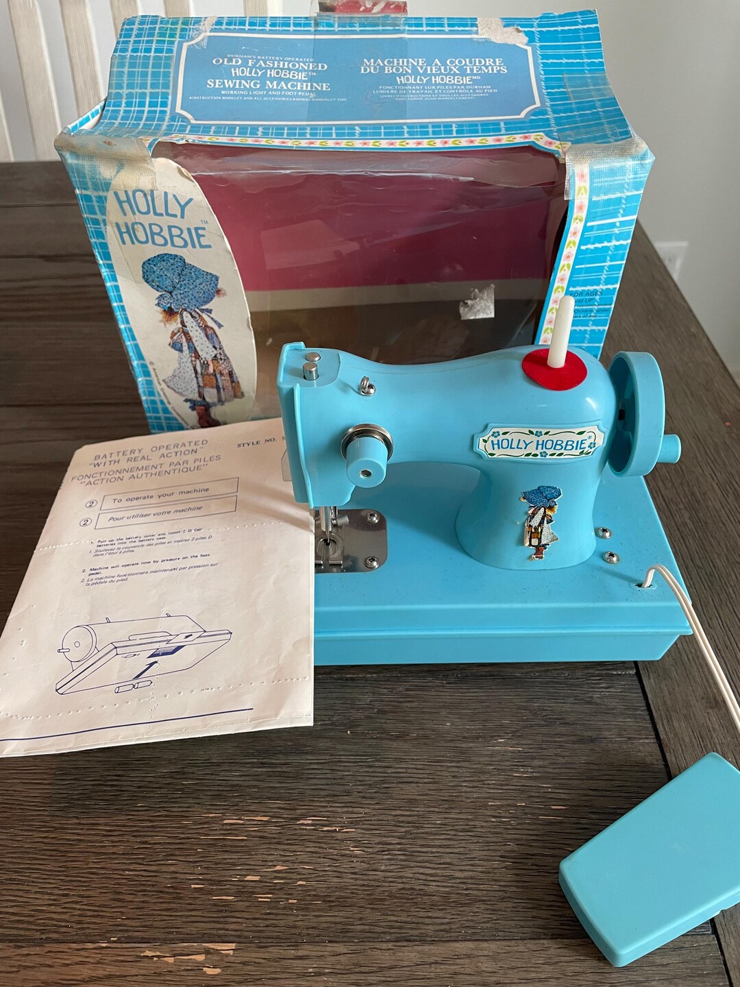 Vintage 1976 Holly Hobbie Old Fashioned Sewing Machine Battery Operated ...