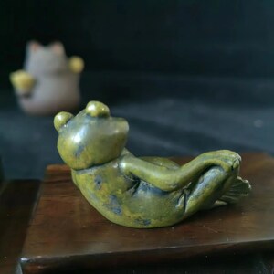 Red Copper Frog Figure, Toad Relaxed Lying Down Sunbathing Rustic Metal ...