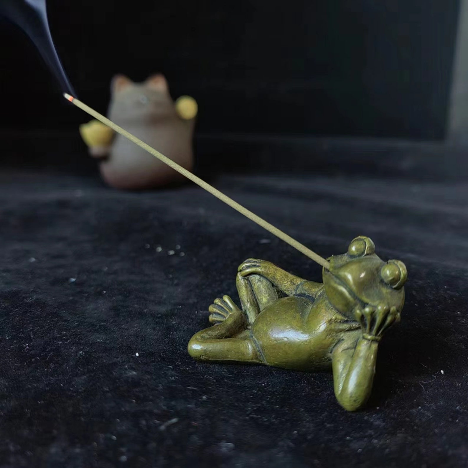 Red Copper Frog Figure, Toad Relaxed Lying Down Sunbathing Rustic Metal ...