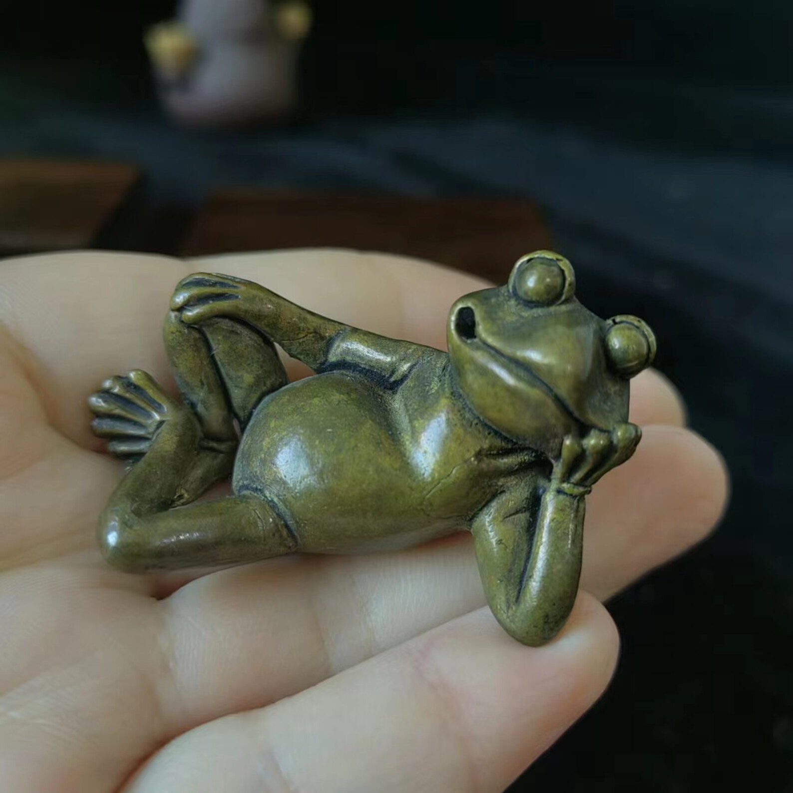 Red Copper Frog Figure, Toad Relaxed Lying Down Sunbathing Rustic Metal ...