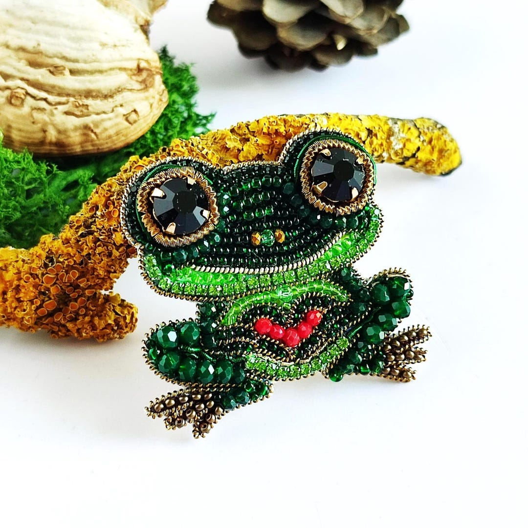 Frog Embroidered Brooch, Nature Lover Beaded Toad Pin, Green Animal ...