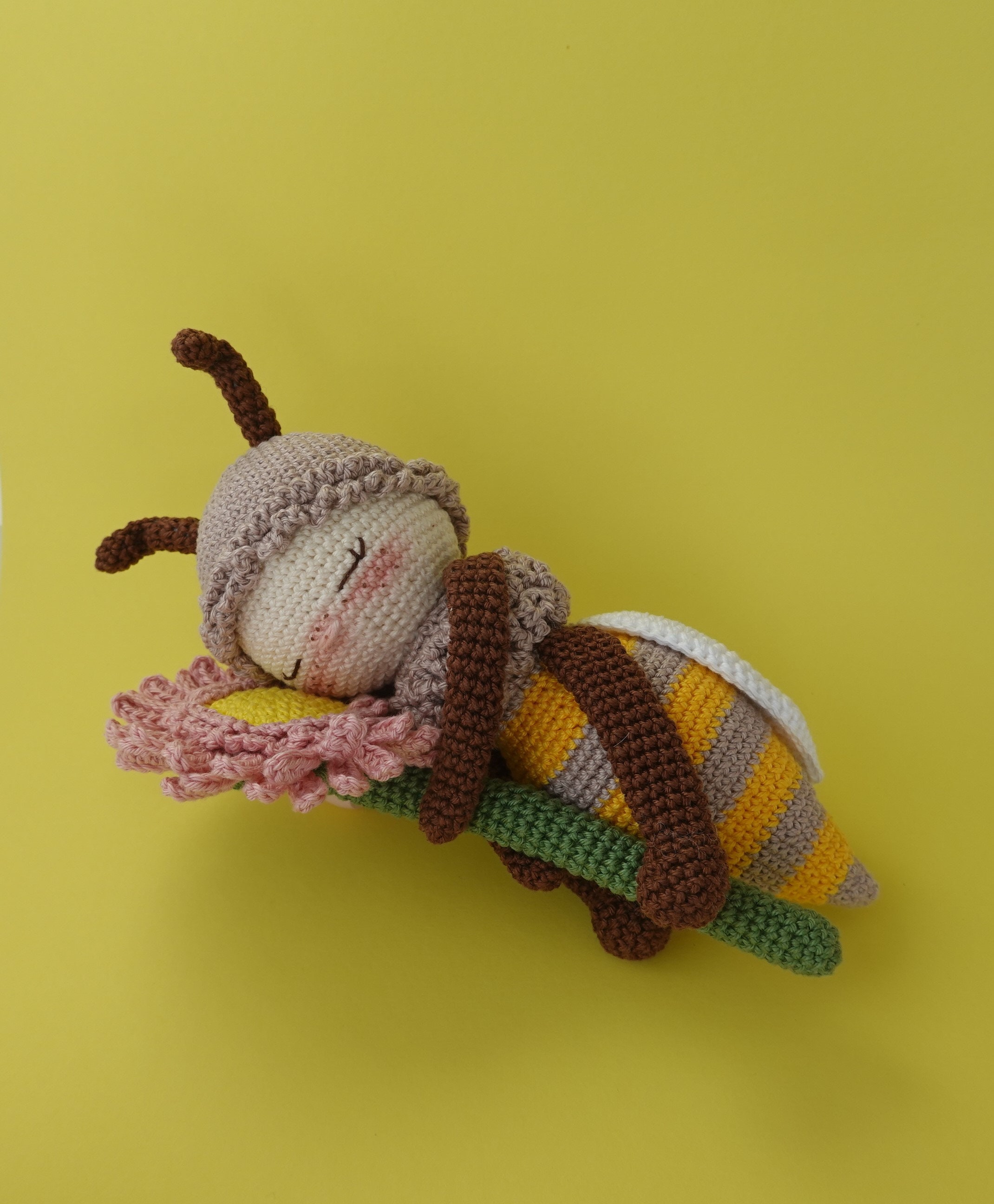 Nina the Sleepy Bee, Crotchet Pattern - Etsy