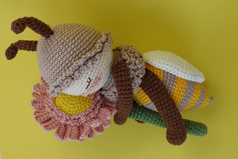 Nina the Sleepy Bee, Crotchet Pattern - Etsy