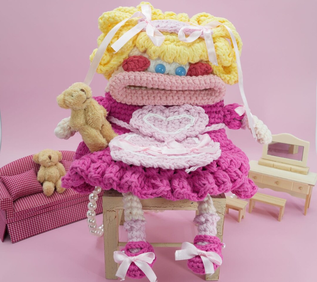Nanalulu Crochet Sausage Lips Phone Bag "betty", Coin Purse, Crossbody ...