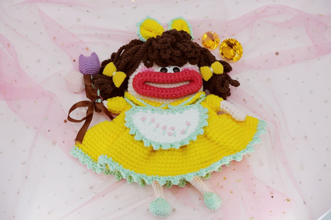 Nanalulu Crochet Sausage Lips Mobile Phone Bag "hannah", Coin Purse ...