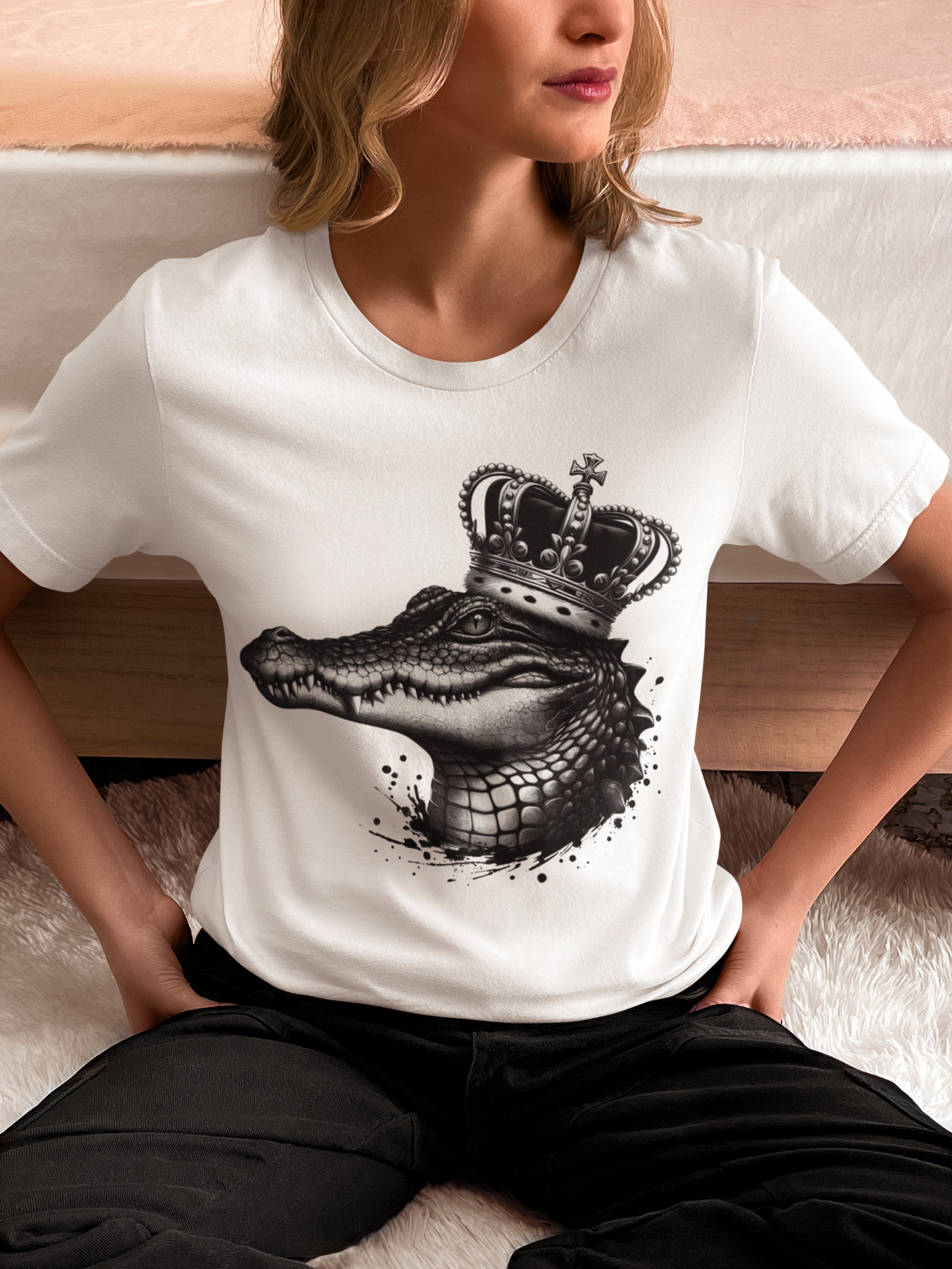 Crocodile With King Crown T-shirt / Black and White Crocodile T-shirt ...