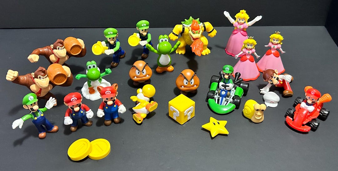 Super Mario Figures Mario Luigi Bowser Princess Peach Yoshi Donkey Kong ...
