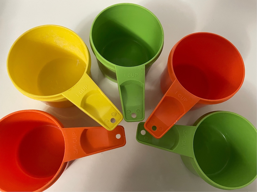 Tupperware Measuring Cup Set Measuring Spoons Assorted Vintage Daffodil ...