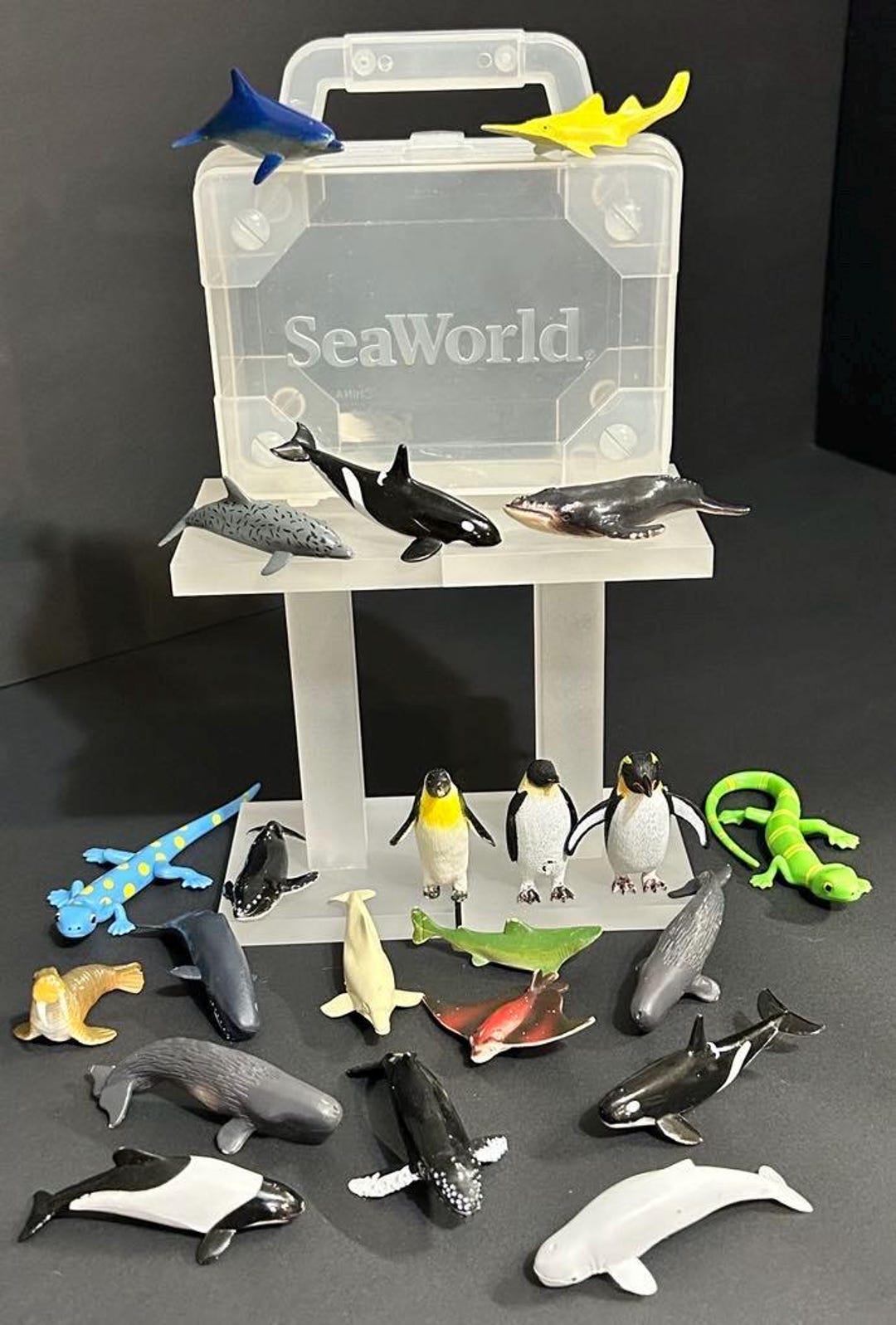 Sea World Play Figures With Carrying Case Ocean Animals Seal Whale ...
