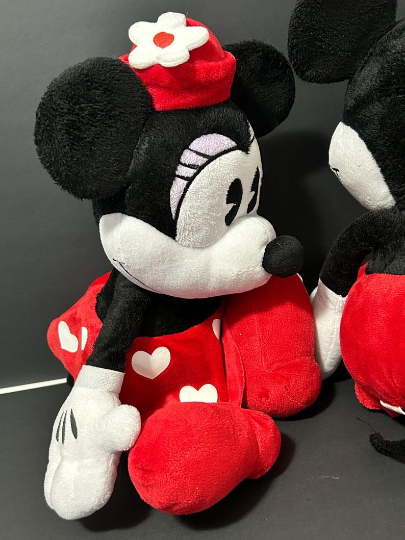 Disneys Mickey and Minnie Mouse Plush Stuffie Walt Disney Heart Shorts ...