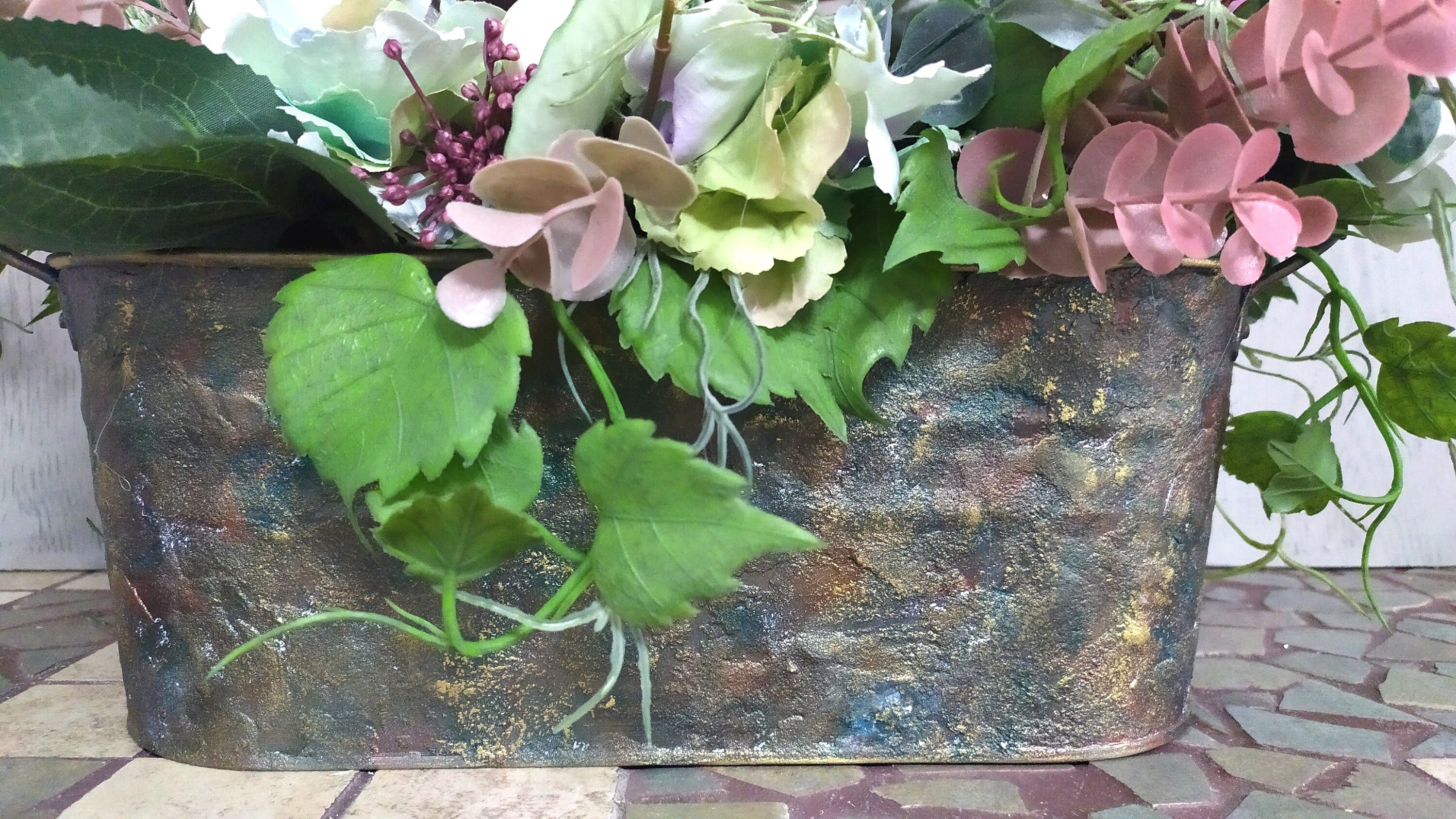 Floral Table Centerpiece in Mettalic Handpainted Pot/flowers Arrangment ...