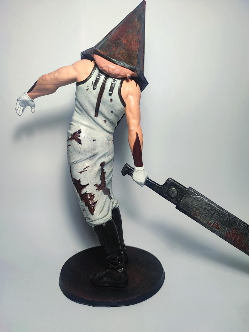 Pyramid Head From Silent Hill Red Butcher Figure | Horror Collector's ...