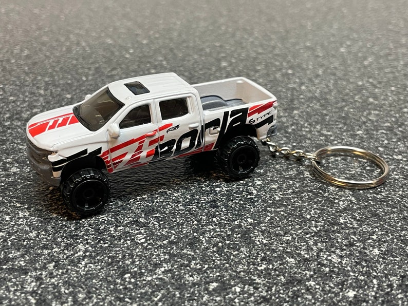 2019 Chevy Silverado Trailboss Keychain White Truck 4x4 Hot Wheels ...