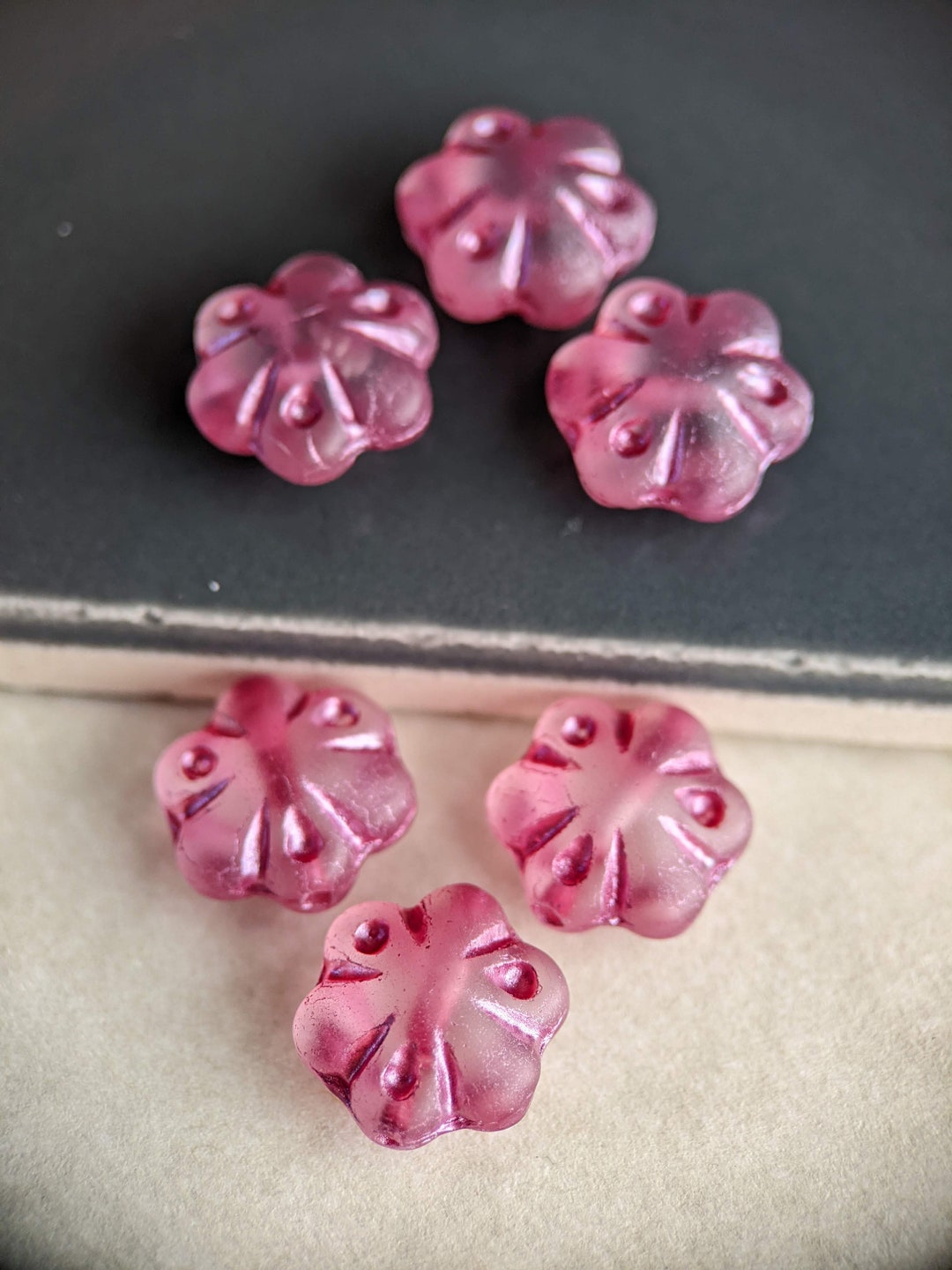 10pcs: Matte Clear With Fuchsia Wash 11mm Folklore Flower, Scalloped ...