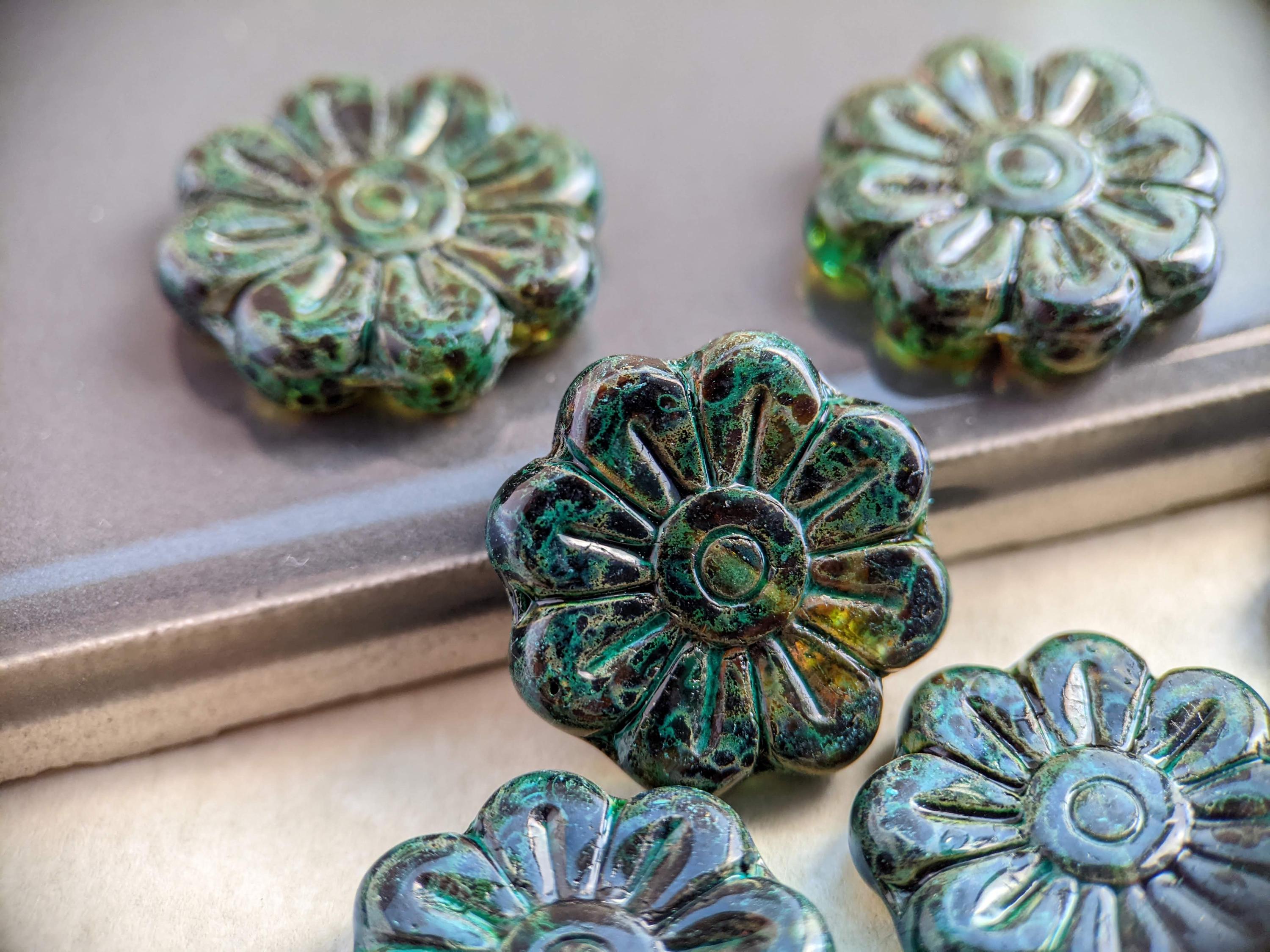 6pcs: Jungle Depths 18mm Daisy, Czech Glass Flower Beads in Dark Green ...
